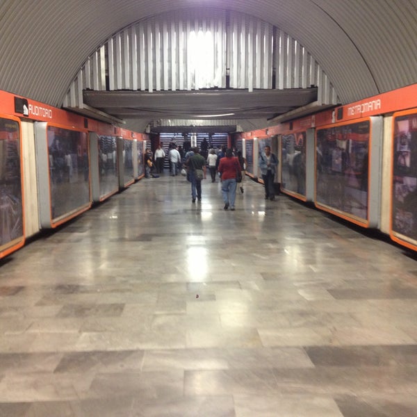Metro Auditorio (Línea 7) - Metro Station in Miguel Hidalgo