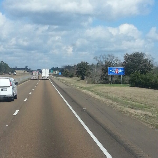 Photos at Mississippi / Louisiana State Line - Border Crossing in Kentwood