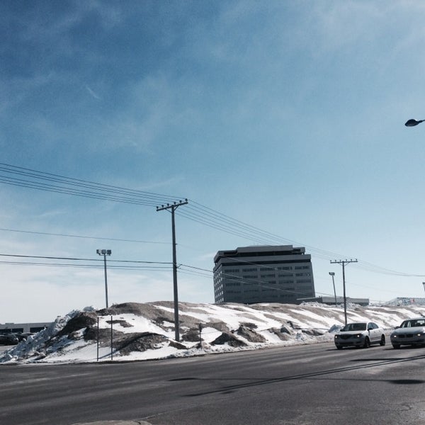 Bombardier (CA building) - Structure