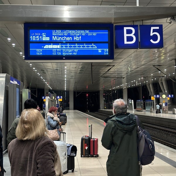 Gleis 4/5 - Flughafen - Frankfurt am Main, Hessen