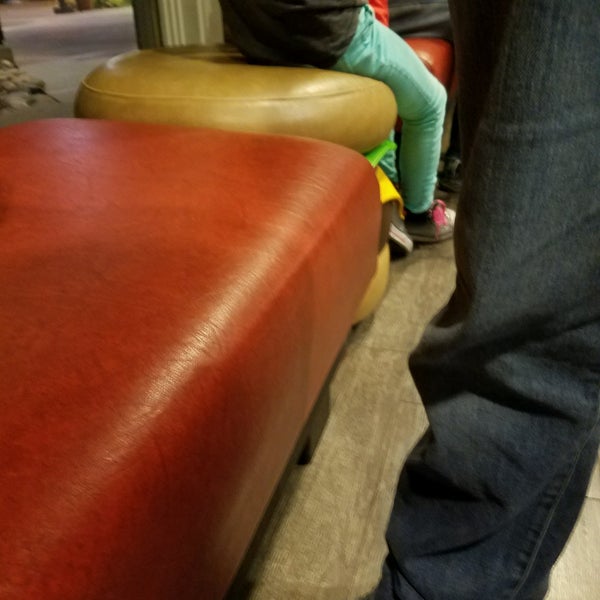 Red Robin Gourmet Burgers and Brews - Burger Joint in Highlands Ranch