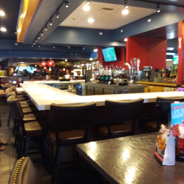 Red Robin Gourmet Burgers and Brews - Mooney - 2015 S Mooney Blvd