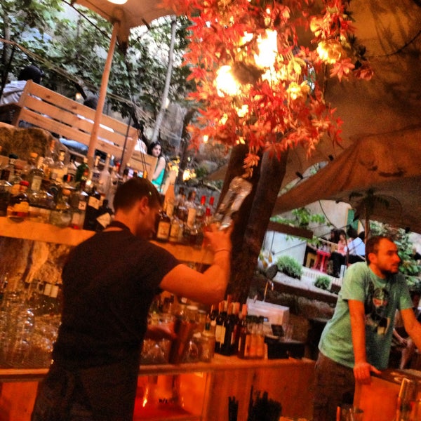 six d.o.g.s - Bar in Μοναστηράκι