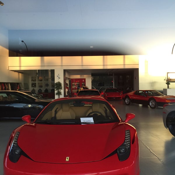 Ferrari Dealership - Cote-des-Neiges-Notre-Dame-de-Grâce - Montréal, QC