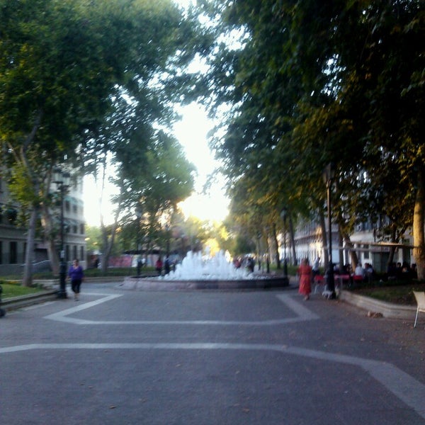 Paseo Bulnes - Pedestrian Plaza in Santiago Centro