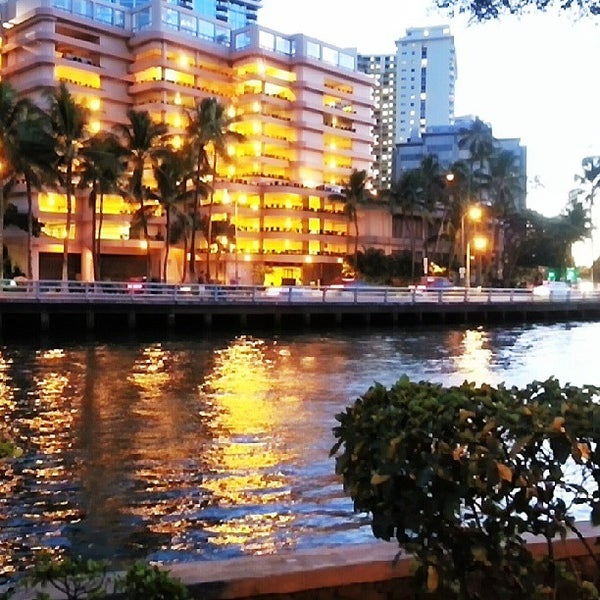 McCully/Ala Wai Bridge - Bridge in Honolulu