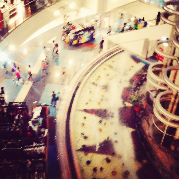 Robinsons Place Manila - Shopping Mall in Ermita