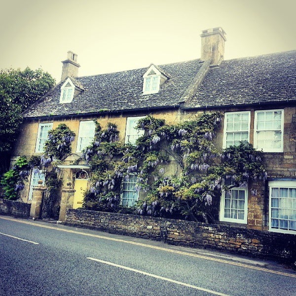 Broadway High Street - Road in Broadway