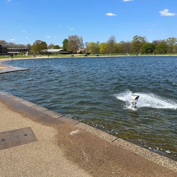 The Round Pond - Lake in London