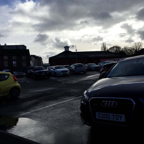 Donut Roundabout Car Park - Chesterfield, Derbyshire