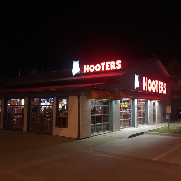 Photos at Hooters - 23 tips from 1178 visitors