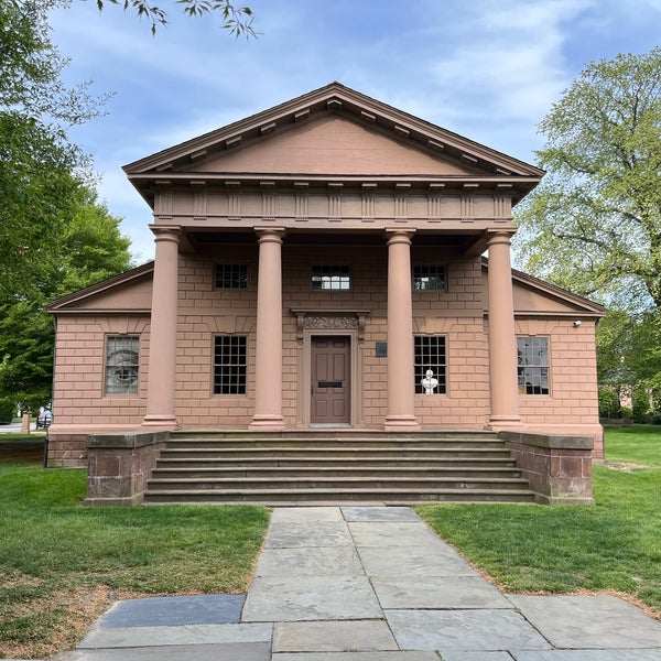 Redwood Library - College Library in Newport
