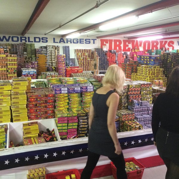 Shelton's Firework Warehouse - 3 tips from 115 visitors