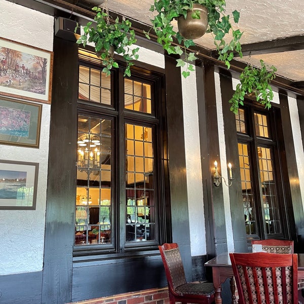 Red Coach Inn - Downtown Niagara Falls - 2 Buffalo Ave