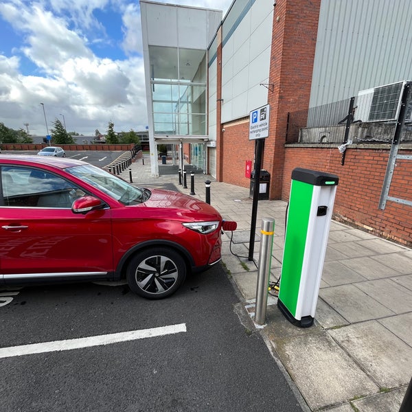 Spinning Gate Shopping Centre - Ellesmere St