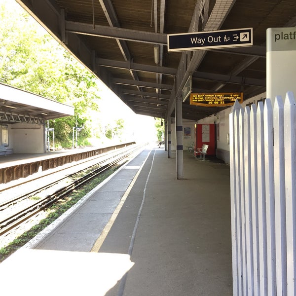 Falconwood Railway Station (FCN) - Rail Station in Welling
