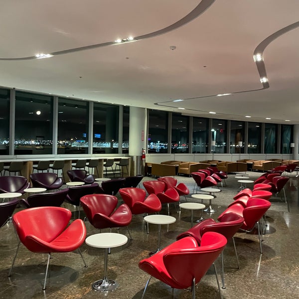 Maple Leaf Lounge (Transborder) - Toronto Pearson International Airport ...