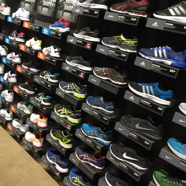 Perry Sport - Zuidoost - Amsterdam, Noord-Holland