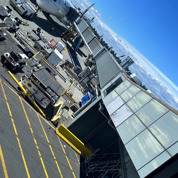 Gate S12 - Airport Gate