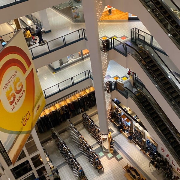 Photos at Anchorage 5th Avenue Mall - Shopping Mall in Downtown Anchorage