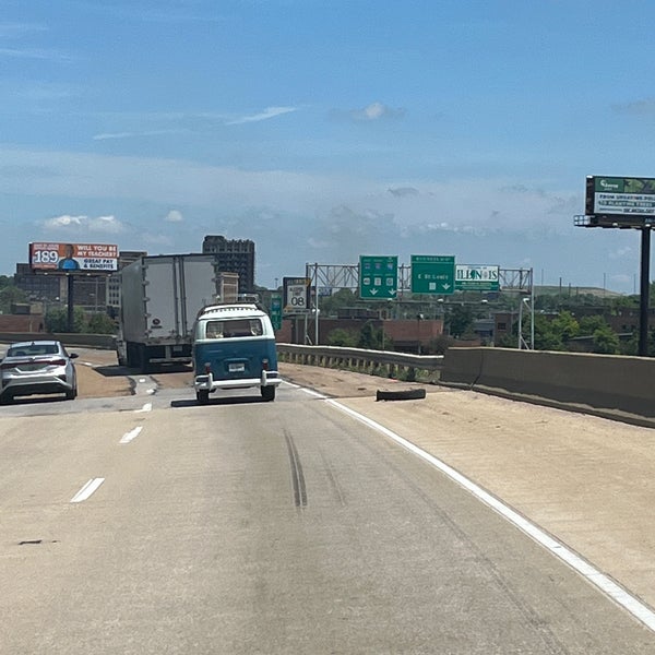 Missouri / Illinois State Line - Border Crossing in East St Louis