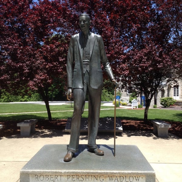 Robert Pershing Wadlow Statue