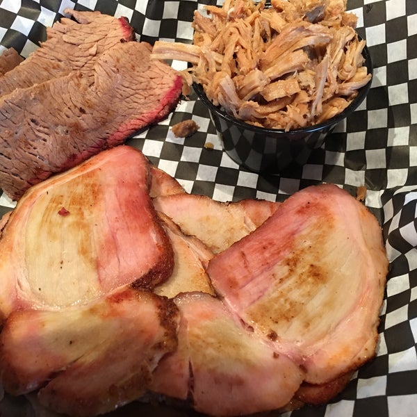 Checkered Pig BBQ - 155 Crown Dr