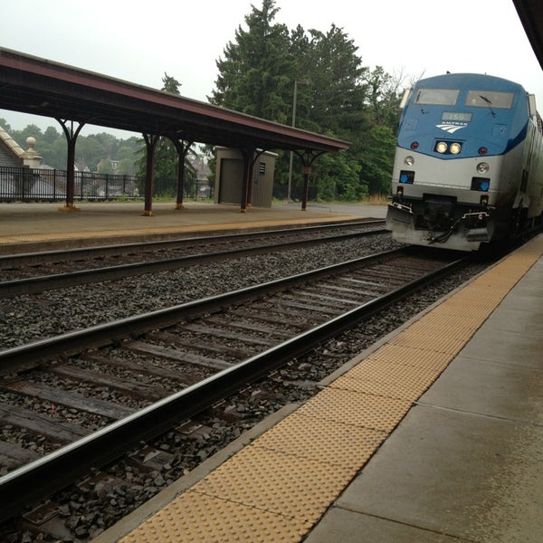 Amtrak 42/442 - Train in Grant Street