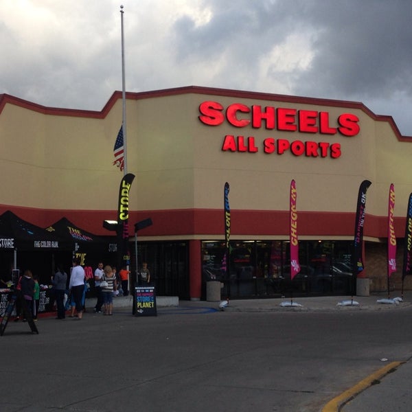 Scheels - 1375 S Columbia Rd