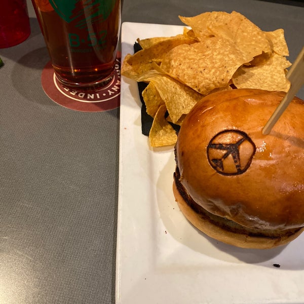 B-52 Burgers & Brew - Bar