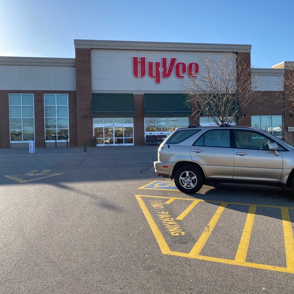 Hy-Vee Market Grille Express - American Restaurant
