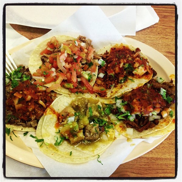 Taqueria Los Pericos - Mexican Restaurant in Downtown San Leandro