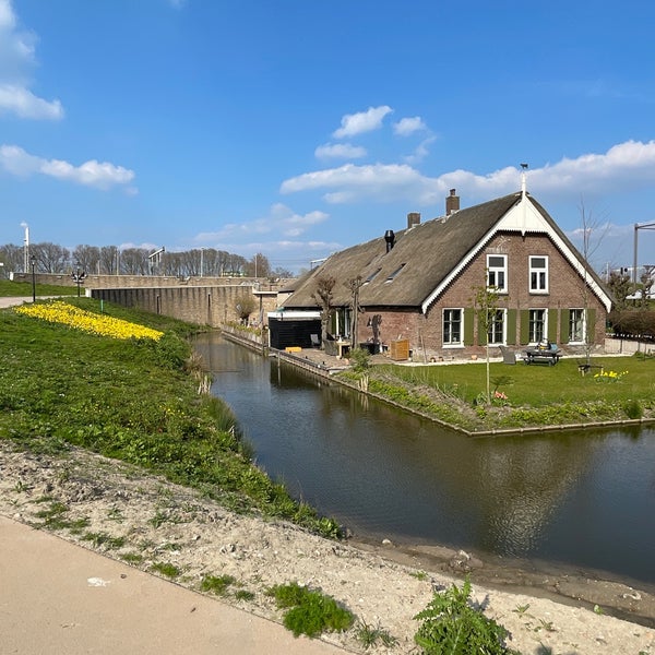 Stadsbrouwerij RoodNoot - Beer Bar in West
