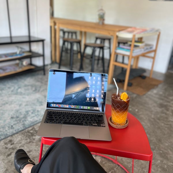 The SLOTH cafe - Coffee Shop in สะพานสูง