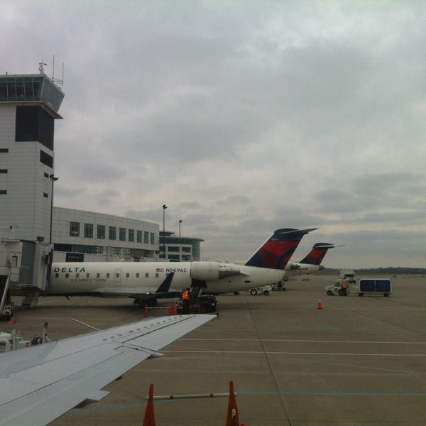 Gate B22 - Airport Gate in Hebron