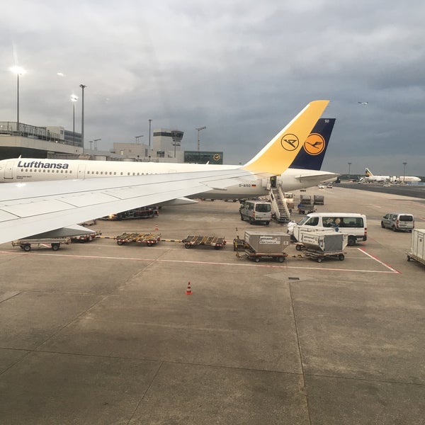 Gate C4 - Airport Gate in Flughafen