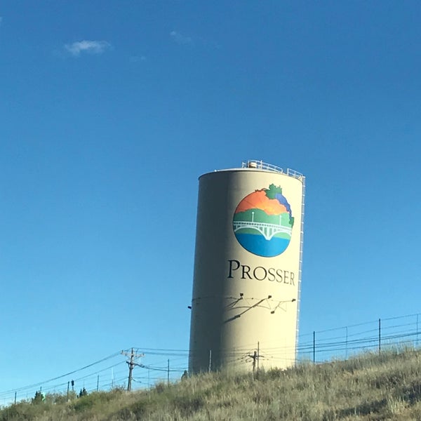 Prosser Water Tower - Monument in Prosser