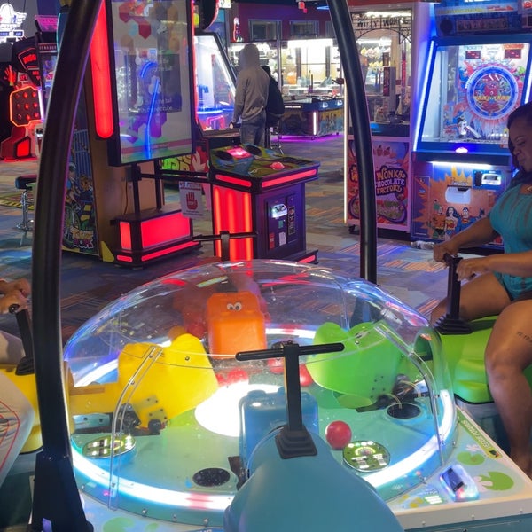 Round One Bowling And Entertainment - Bowling Alley