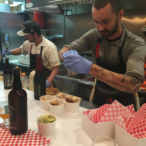 Howlin' Ray's - Fried Chicken Joint in Chinatown