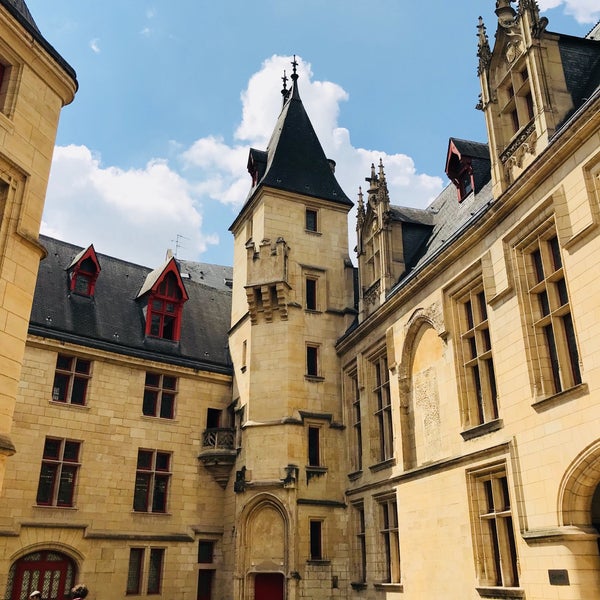 Bibliothèque Forney - College Library in Hôtel-de-Ville