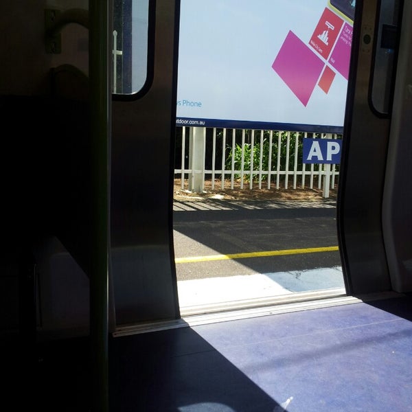 Ivanhoe Station - Train Station