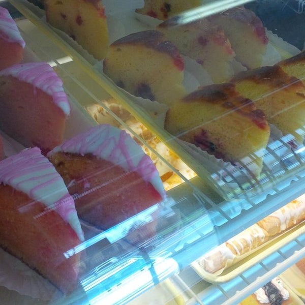 Panaderia y Reposteria El Bizcocho de Titi - Bakery in Toa Alta