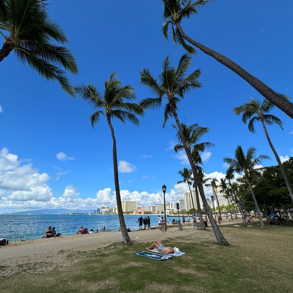 Queen's Beach - Surf Spot in Diamond Head - Kapahulu - St. Louis