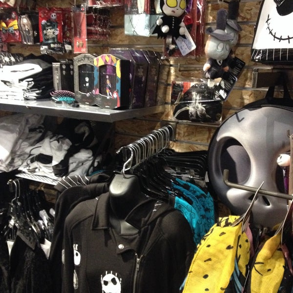 Hot Topic - Clothing Store