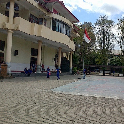 SMA Katolik Rex Mundi Manado - High School in Manado