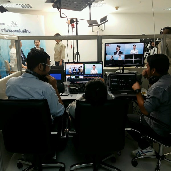 Photos at Vongvanij Complex Building B (อาคารว่องวานิช คอมเพล็กซ์ บี) - 10 tips from 1486 visitors