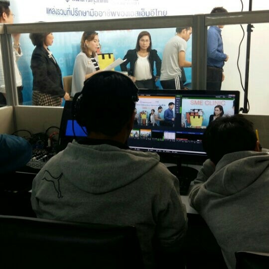 Photos at Vongvanij Complex Building B (อาคารว่องวานิช คอมเพล็กซ์ บี) - 10 tips from 1486 visitors