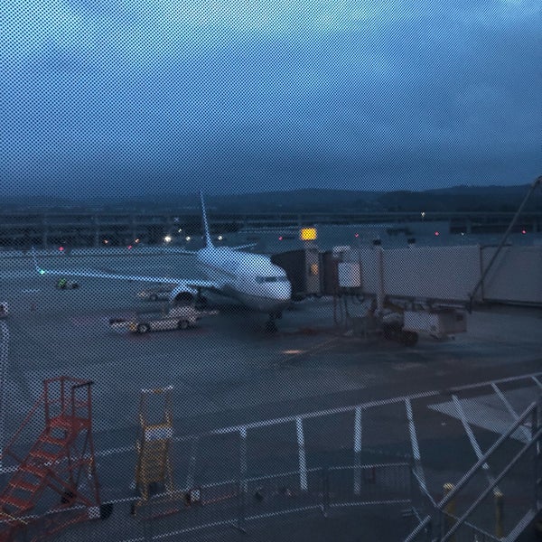 Gate G11 - Airport Gate in San Francisco
