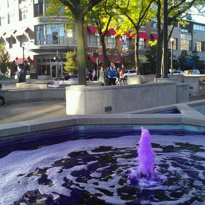 Fountain Square - Plaza in Evanston
