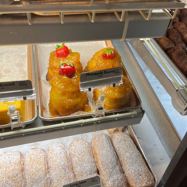 Liliha Bakery - Kalihi - Palama - 580 N Nimitz Hwy